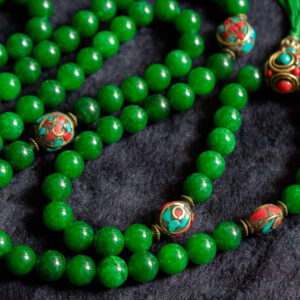 Jadeit — właściwości i odmiany magicznego kamienia